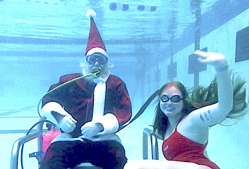 Pool hosts photos with swimming Santa | Serving Minden-Gardnerville and ...