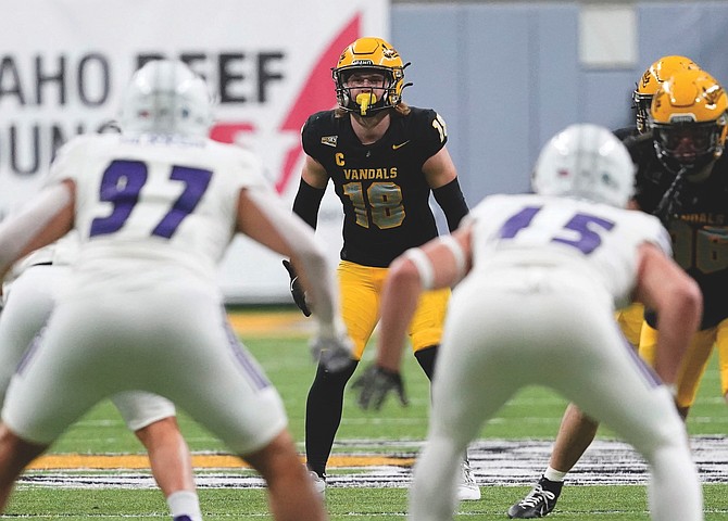 Former Fallon stars Dooley, McCormick sign free agent NFL deals ...