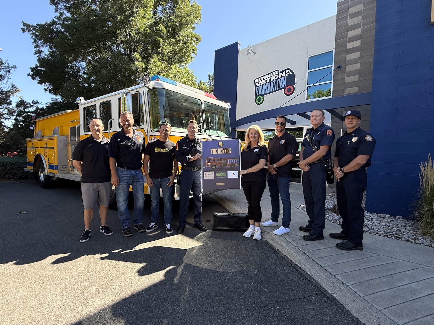 Renner donates old Carson fire engine as tribute to firefighters ...