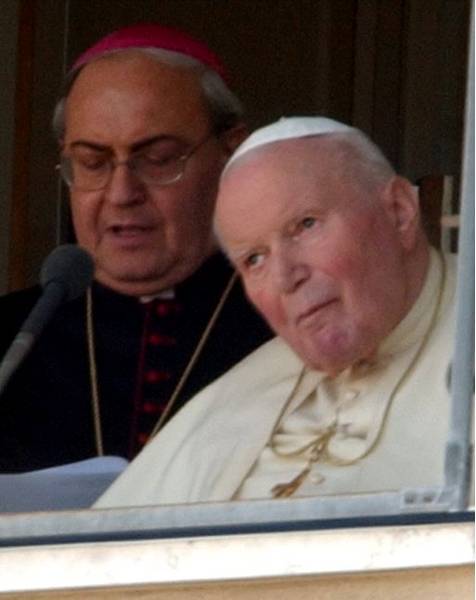 Pope appears at window, determined to show he can still lead church ...