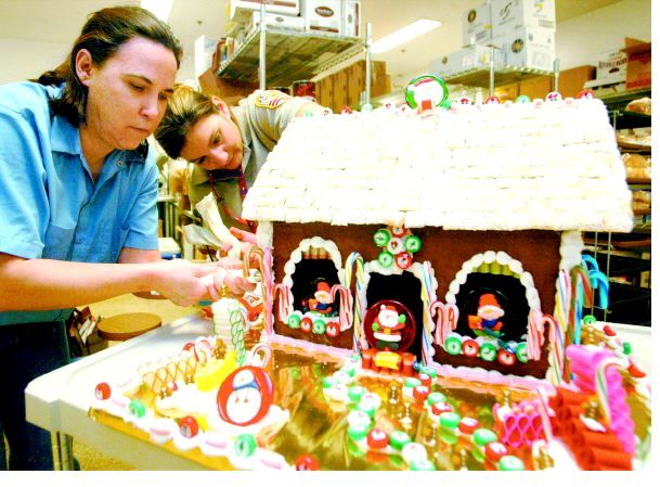 Jail cook, inmates create gingerbread house | Serving Northern Nevada