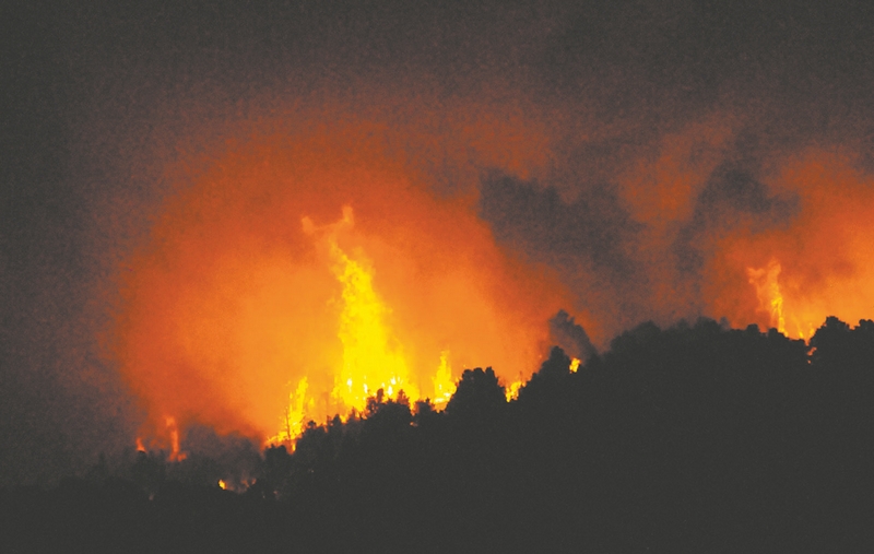 Highway 395 open after firefighters hold back wildfire | Carson City’s ...